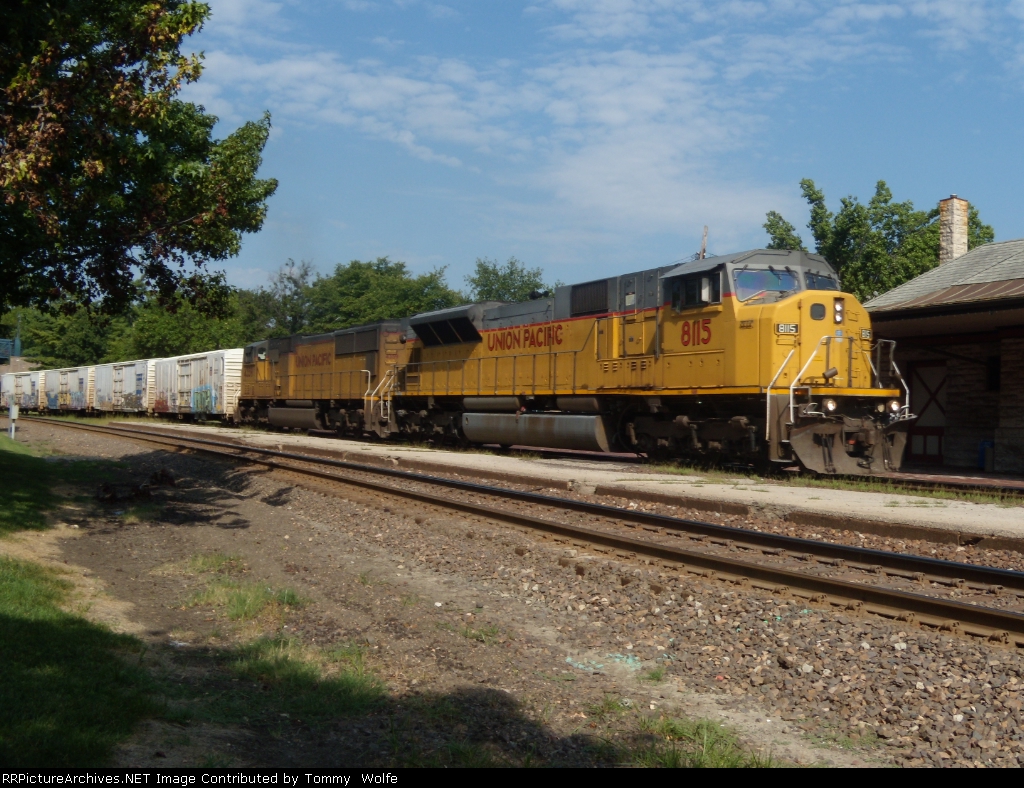 UP 8115 leads the QNPINP eastbound